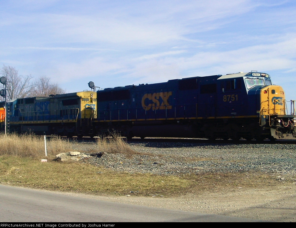 CSXT 8751